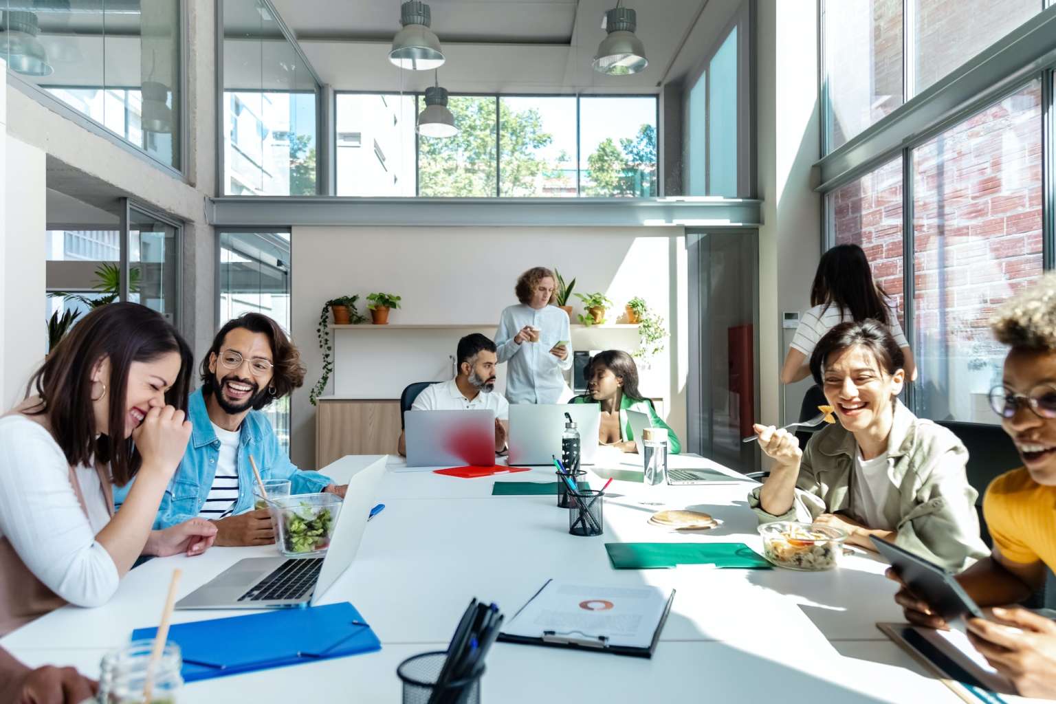 Top New Employee Welcome Gift Ideas and Kits for 2023 | Onboarding ...